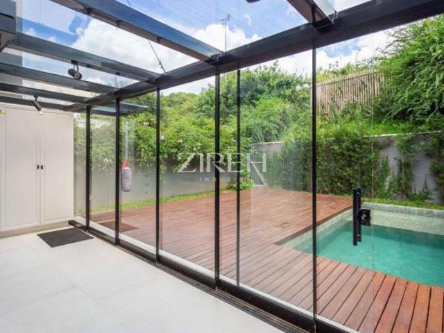RESIDÊNCIA COM PISCINA NO GRAND GARDEN