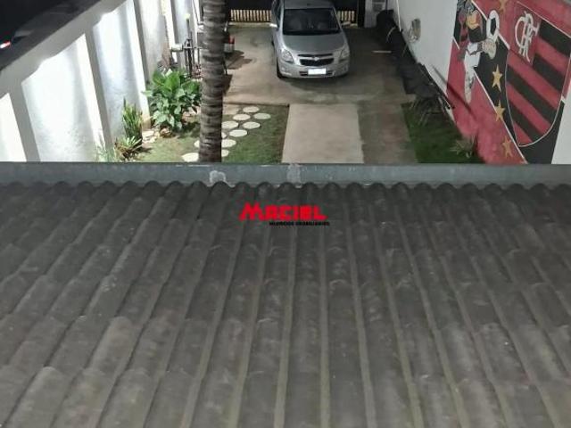 Residência Completa no Residencial Bosque dos Ipês com Espaço, Funcionalidade e Ótima Localização
