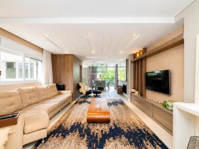 Residência Contemporânea com Vista para o Bosque Condomínio Bella Vista