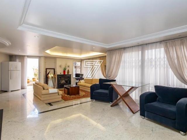 Residência com 4 Suítes e Vista Panorâmica para o