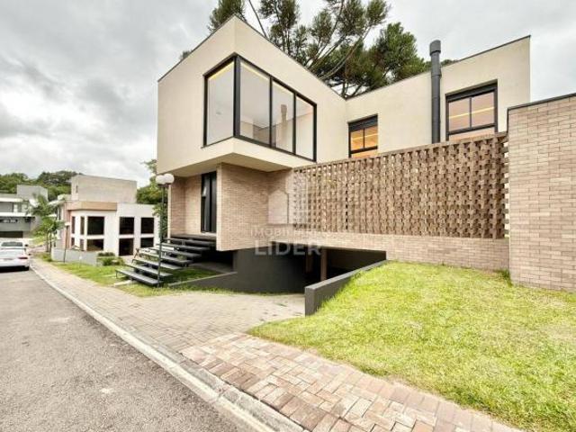Residência contemporânea de alto padrão em condomí