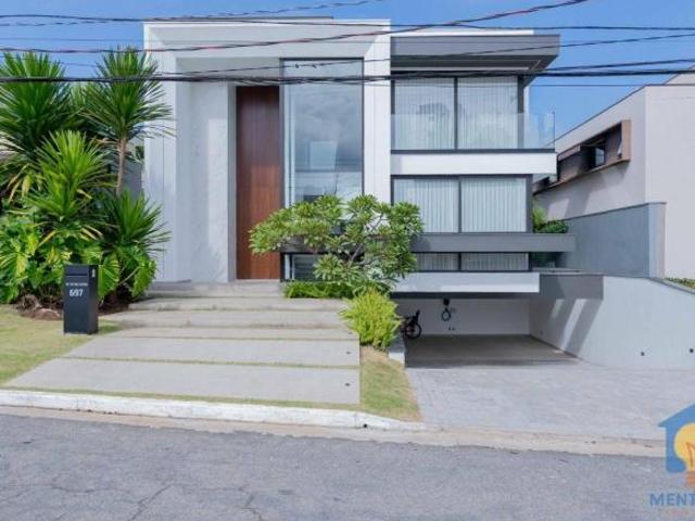 Residência Contemporânea de Luxo no Alphaville Residencial Dois, 4 Suítes, 537 m² Construídos