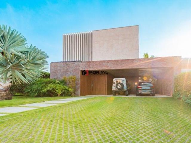 Residência de Alto Luxo na Granja Viana com Arquitetura Sofisticada, 3 Suítes, Piscina Aquecida e Ac