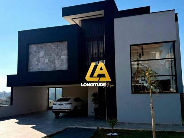 Residência de alto padrão no Arujá Hills III com piscina, sauna e salão multiuso