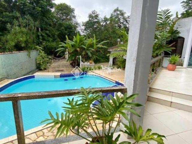 Residência de Alto Padrão a 100 Metros da Praia do Tenório Ubatuba