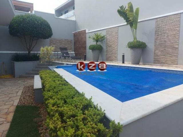 Residência de alto padrão a venda no Condomínio Le Village: 3 suítes, 4 vagas, piscina, 222m² Vali