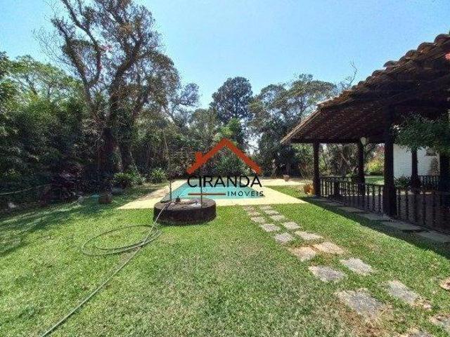 Residência de Alto Padrão com 404m² em Meio ao Verde