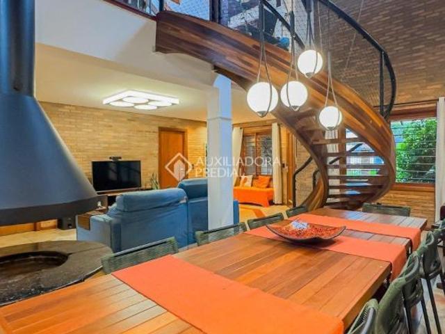 Residência de Alto Padrão com 420m² e Projeto Arquitetônico Exclusivo