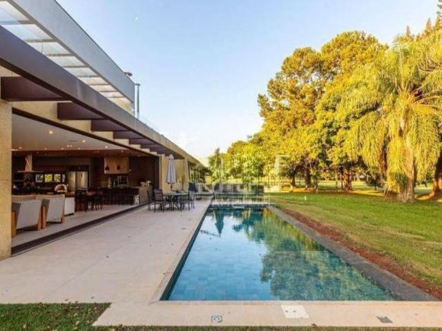 Residência de Alto Padrão com Vista para o Campo de Golfe – Condomínio Lago Azul