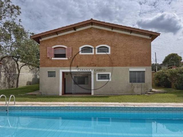 Residência de Alto Padrão com Vista Permanente para a Pedra Grande