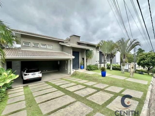Residência de Alto Padrão com Design Contemporâneo e Área de Lazer Completa