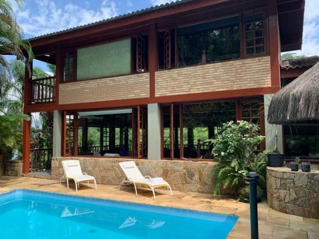 Residência de Alto Padrão com deslumbrante vista para o mar !