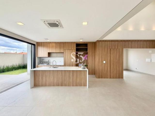 Residência de Alto Padrão em Condomínio 3 suítes, piscina e área gourmet em Campinas SP!