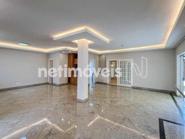 Residência de Alto Padrão em Localização Privilegiada no Belvedere!
