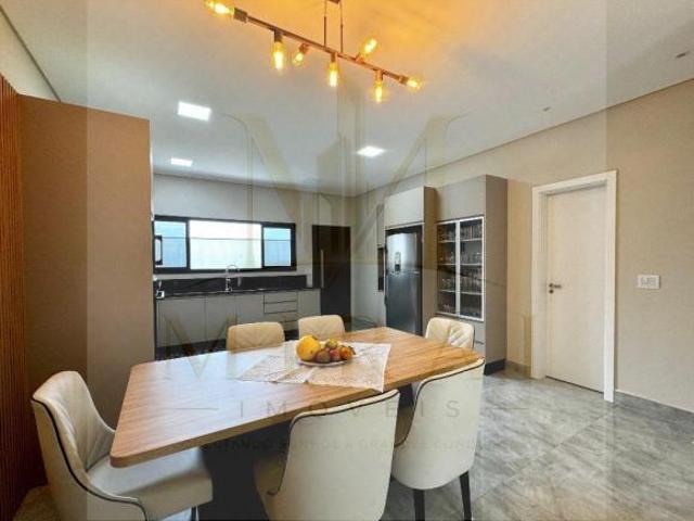 Residência de Alto Padrão 350m² 3 Suítes Piscina 4 Vagas
