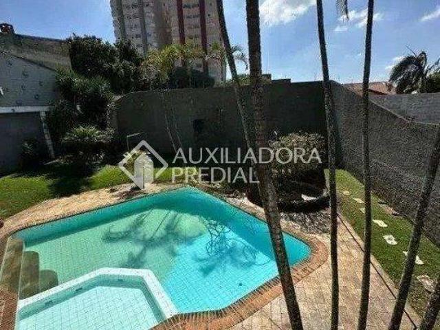 Residência de Alto Padrão 800m² de Terreno e 310m² Construídos no Baeta Neves