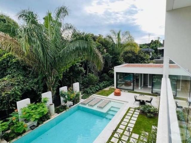 Residência de Luxo com 8 Suítes e Área de Lazer Completa em Bertioga SP