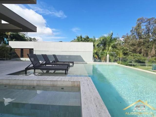 Residência de Luxo com 950m² em Alphaville sendo 5 Suítes 8 Vagas