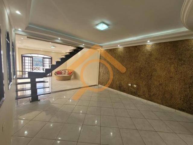 Residência de Luxo à Venda em Caieiras SP: 4 Quartos, 1 Suíte, 2 Salas, 4 Banheiros, 2 Vagas de Gara