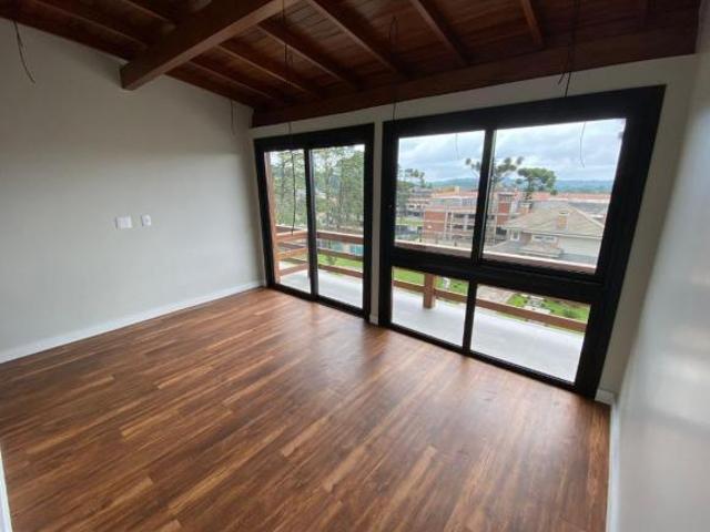 Residência de Luxo em Altos Pinheiros, Canela: Sofisticação e Conforto em Cada D