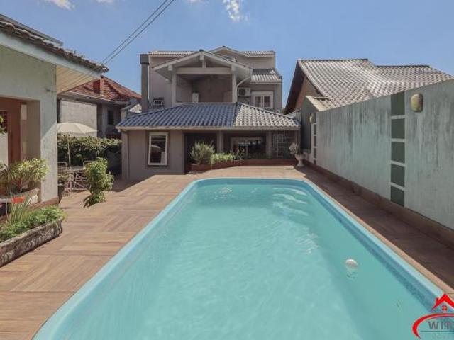 Residência de luxo ! Impecável. 04 dormitórios, piscina / estuda dação