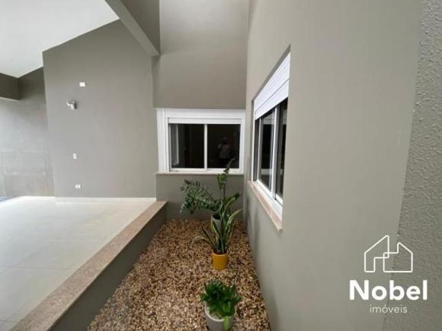 Residência de Luxo na Zona 02 de Cianorte PR: 3 Quartos, 3 Suítes, 2 Salas, 2 Banheiros, 2 Vagas de