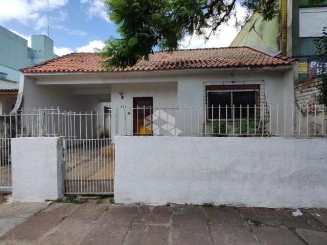 Residencia de 3 dormitórios sendo 1 suíte, localizado no Bairro Jardim Carvalho próximo a Av. Prot