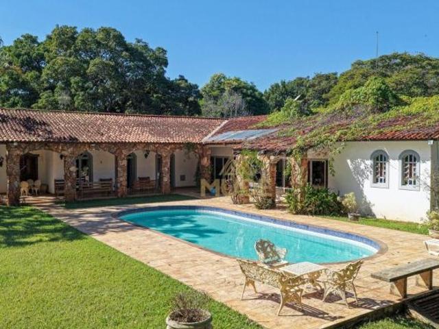 Residência Exclusiva à Beira do Lago | MI 9 | Terreno de 5.000m² + Área Verde