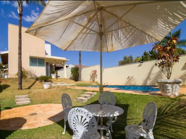 Residência Exclusiva com 3 Suítes, Piscina e 600m² de Terreno na Vila Harmonia