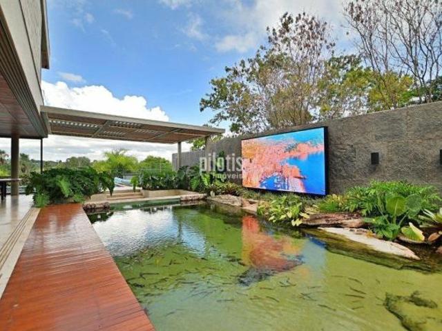 Residência exclusiva com 7 suítes e lazer