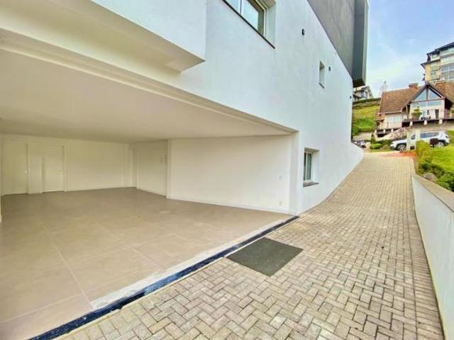 Residência Exclusiva com 4 Suítes e Vista Privilegiada no Alphaville Gramado/R