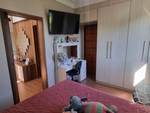 Residência Exclusiva com Arquitetura Contemporânea e Área de Lazer Completa