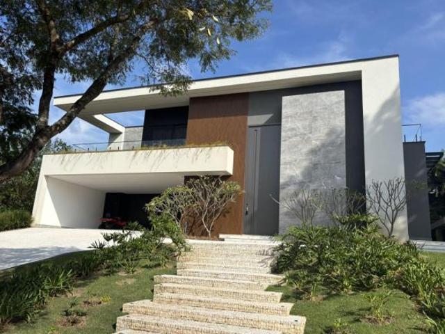Residência Exclusiva com Elevador, Adega e Área de Lazer Completa | Condomínio Terras de São José I