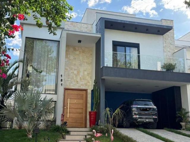 Residência Exclusiva com Piscina e Sauna à Venda no Condomínio Lago da Boa Vista