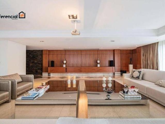 Residência Exclusiva de Alto Padrão com 701m² Privativos em Condomínio de Luxo no Campo Comprido em