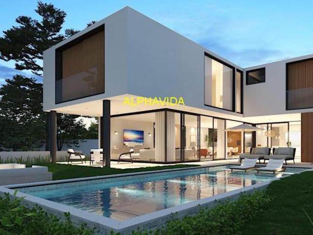 Residência exclusiva em condomínio de luxo no coração de cidade 4 suítes, piscina privativa e vist