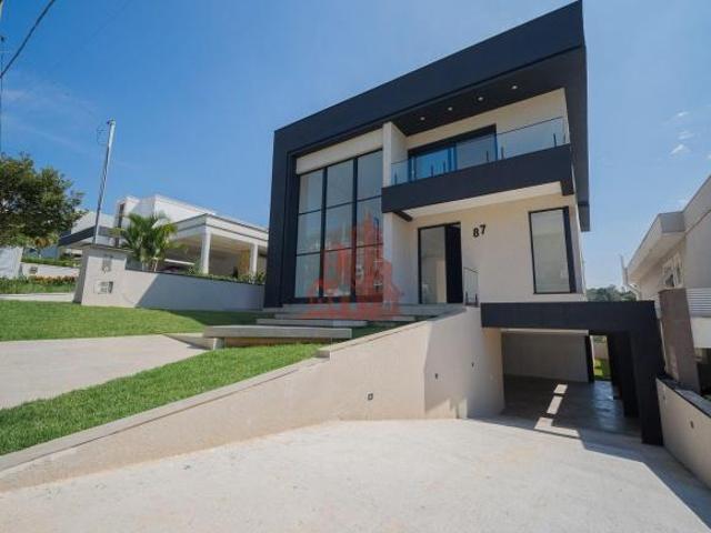 Residência Exclusiva no Condomínio Reserva Santa Maria – Granja Viana