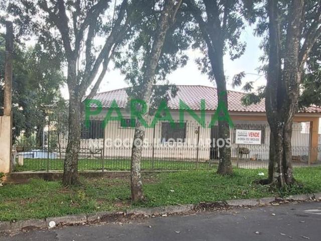 Residência em alvenaria, com 261 m², 4 quartos, se