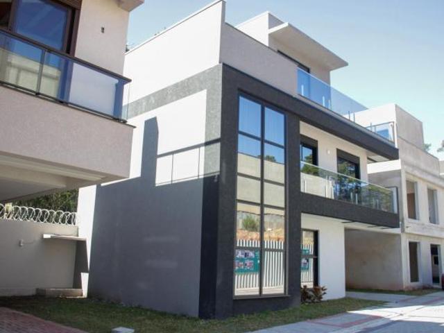 RESIDÊNCIA EM CONDOMÍNIO, 3 QUARTOS SENDO 1 SUÍTE
