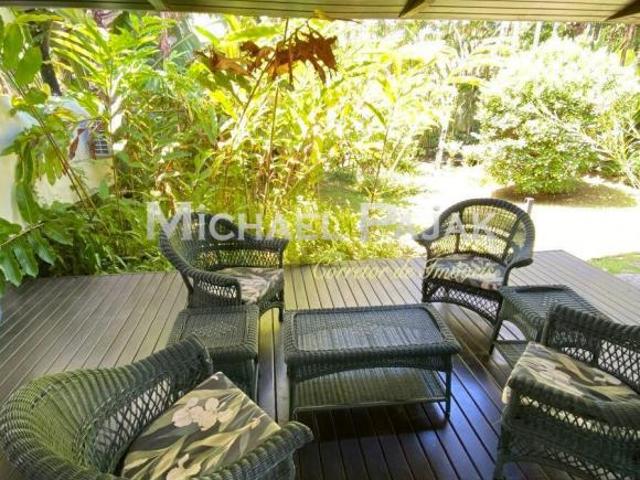 Residência em condomínio de alto padrão na Praia da Baleia. Michael Pajak 11 99996 4550
