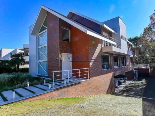 RESIDÊNCIA EM CONDOMÍNIO em PINHAIS PR, no bairr