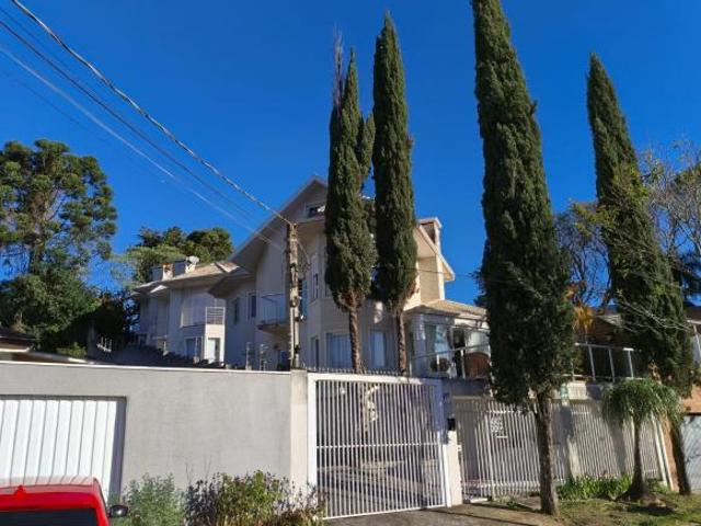Residência em condomínio fechado bairro Mercês