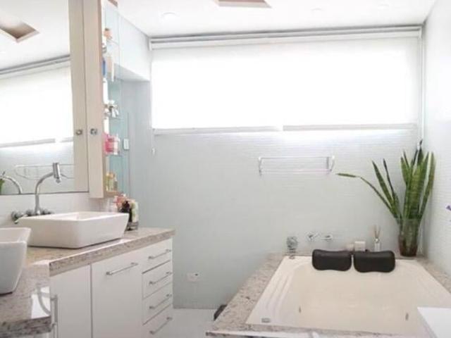 Residência em Condomínio Fechado Campo Comprido