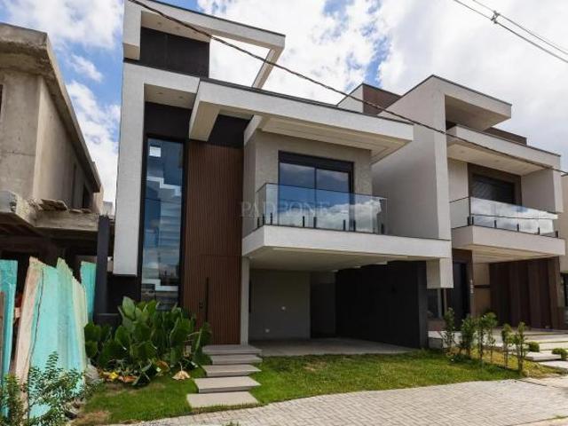 Residência em Condomínio fechado no Santa Cândida