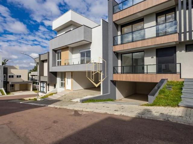 Residência em condomínio no Bairro Alto