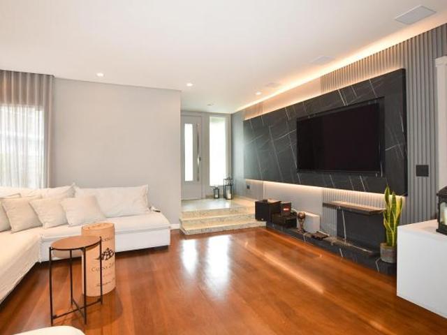 RESIDÊNCIA EM CONDOMÍNIO | UBERABA | 368M²