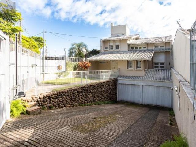 Residência em endereço nobre na Vila Assunção, com vista privilegiada para o Gua