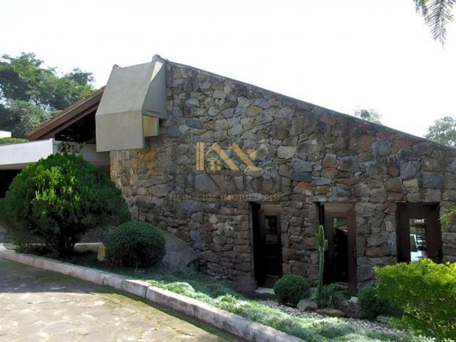 Residência em estilo europeu – Condomínio Vila Real do Moinho Velho, Granja Viana