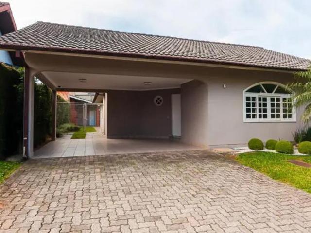 Residência em SANTA FELICIDADE com 163m²