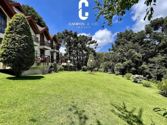 Residência Estilo Europeu com Vista Privilegiada e 3.300m² de Jardim em Campos do Jordão